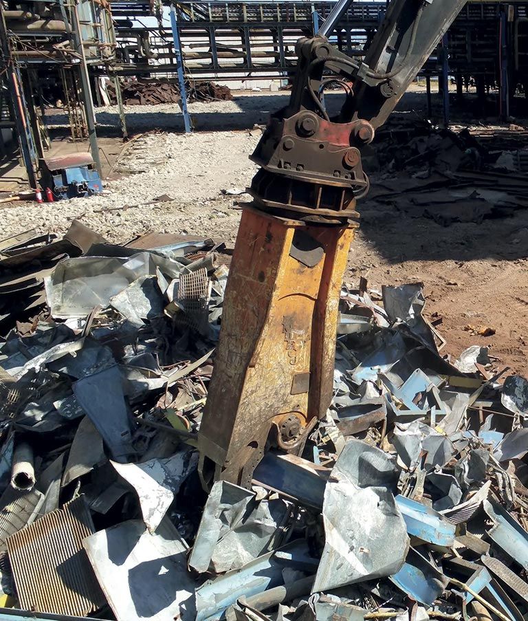 Two Indeco shears for decommissioning the former Enel plant in Piombino ...